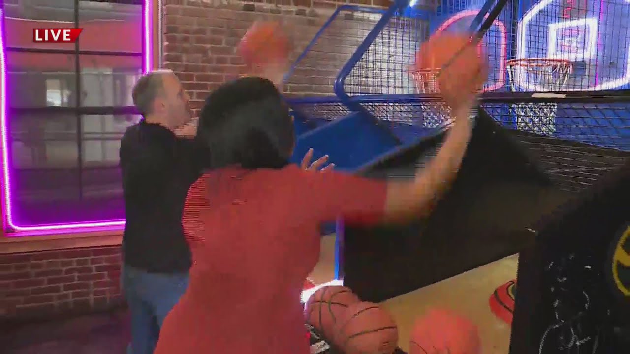 Start Bar in downtown St. Louis combines a bar with an arcade - YouTube