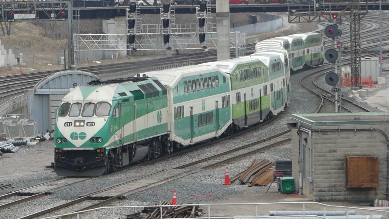 GO Transit Rail: Downtown Toronto GO Transit Locomotive VIA Rail & UP ...