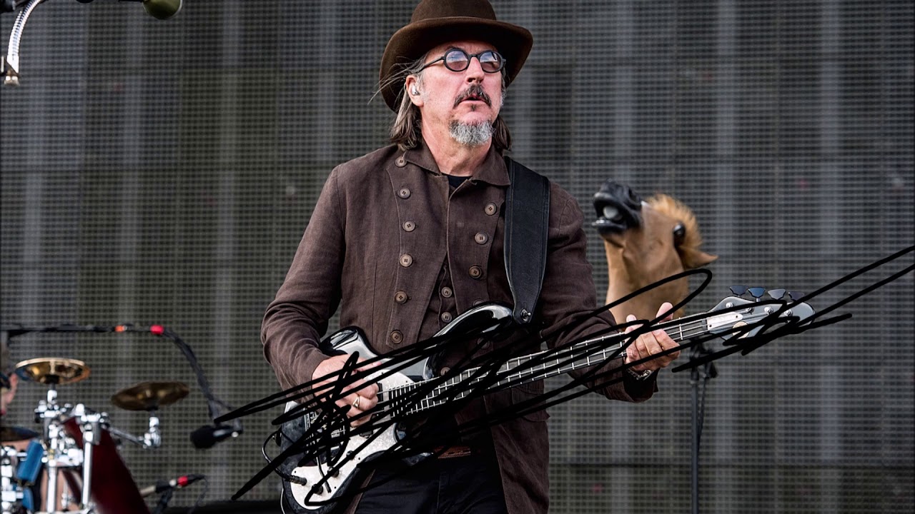 Primus - Jerry Was a Racecar Driver but Les Forgot to Bring His Bass ...