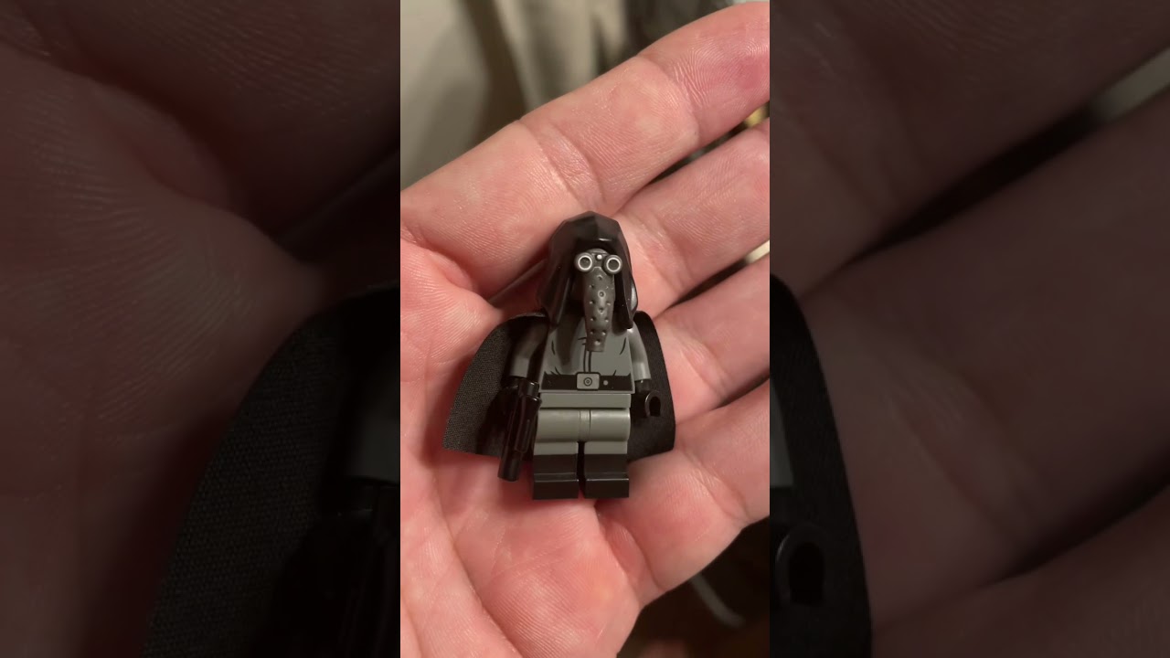 LEGO Imperial Spy looks better with dual molded legs! - YouTube