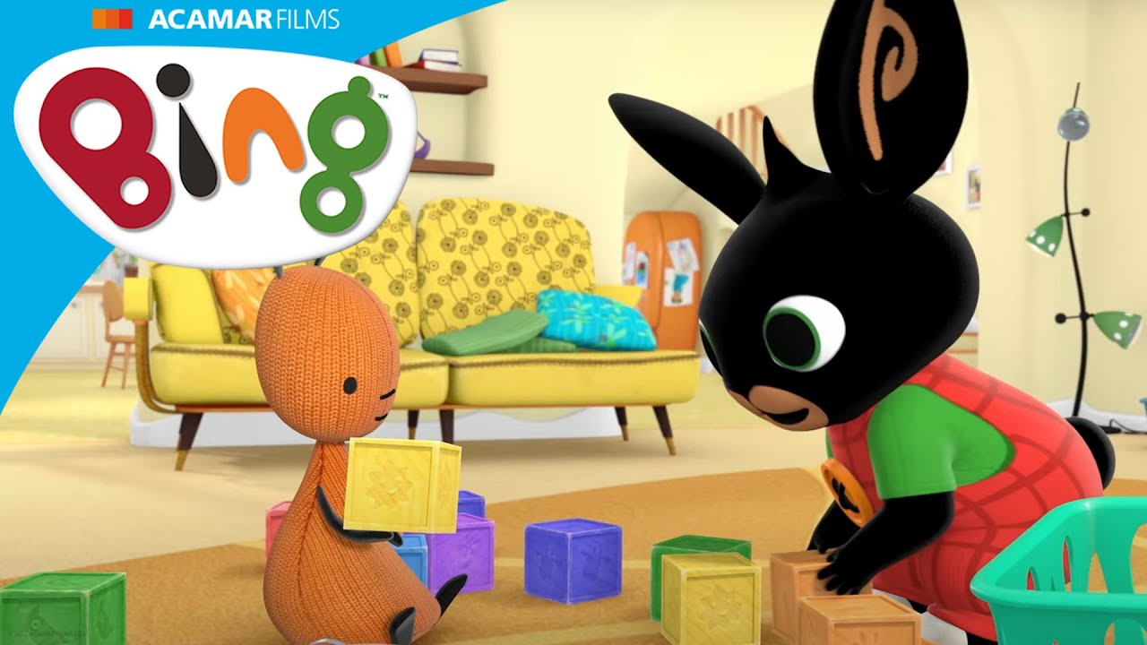 Bing, Coco et Charlie jouent avec les blocs arc-dans-l'ciel de Bing ...