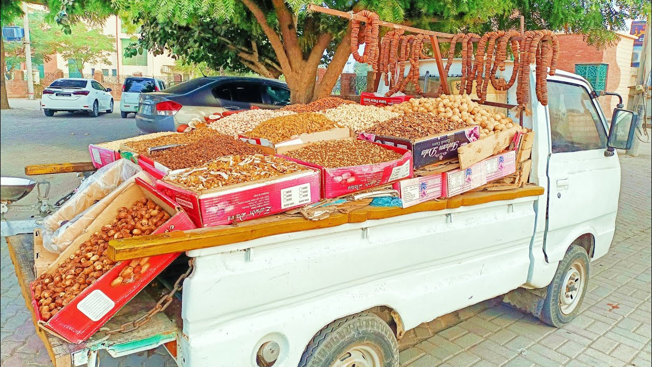 PATHAN SELLING DRY FRUITS on "TRUCK SHOP" IN PAKISTAN 🇵🇰 - YouTube