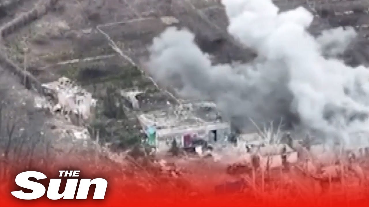 Footage shows fighting on the frontlines in Bakhmut - YouTube