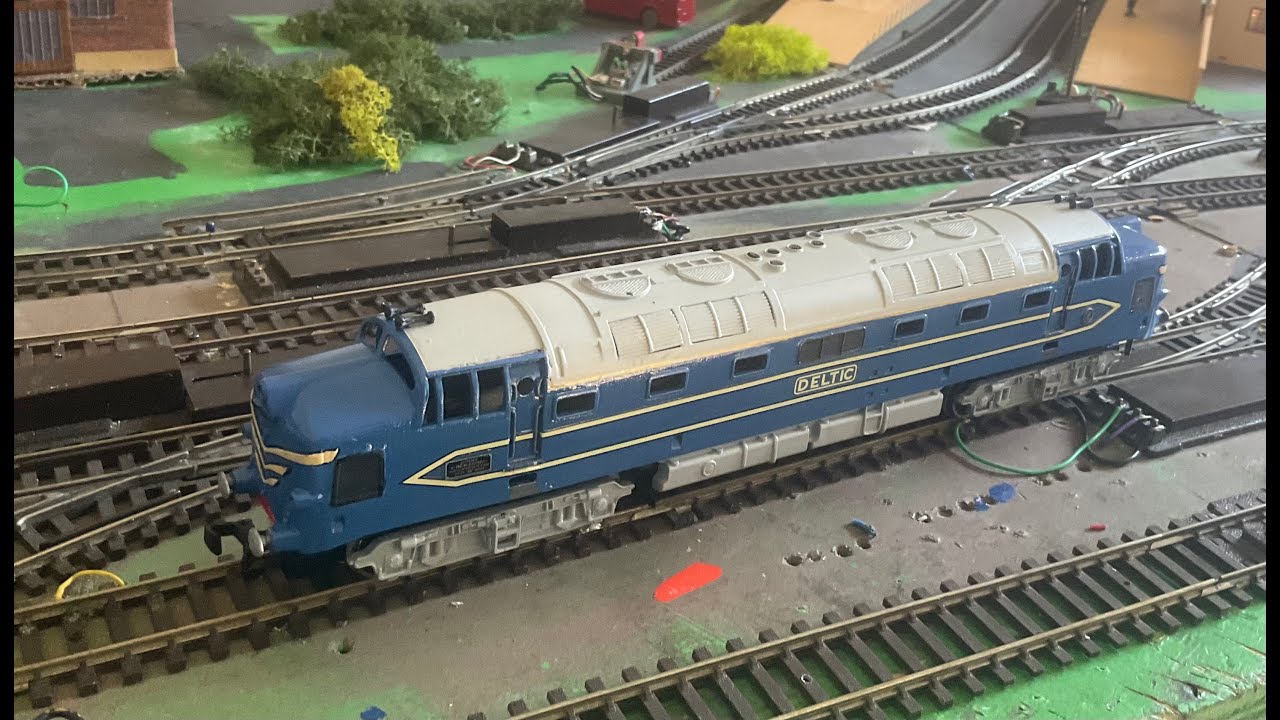 Kitmaster Deltic on Dublo chassis - YouTube