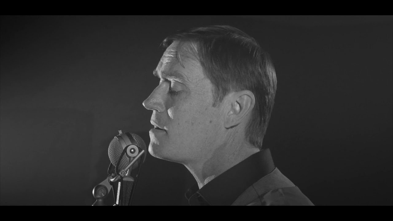 "I wont cry anymore' performed by Mickey Lilly. - YouTube