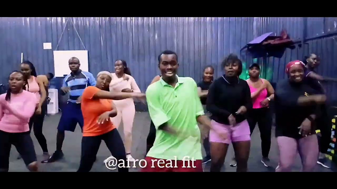 WADAGLIZ ANGUKA NAYO ZUMBA DANCE - YouTube