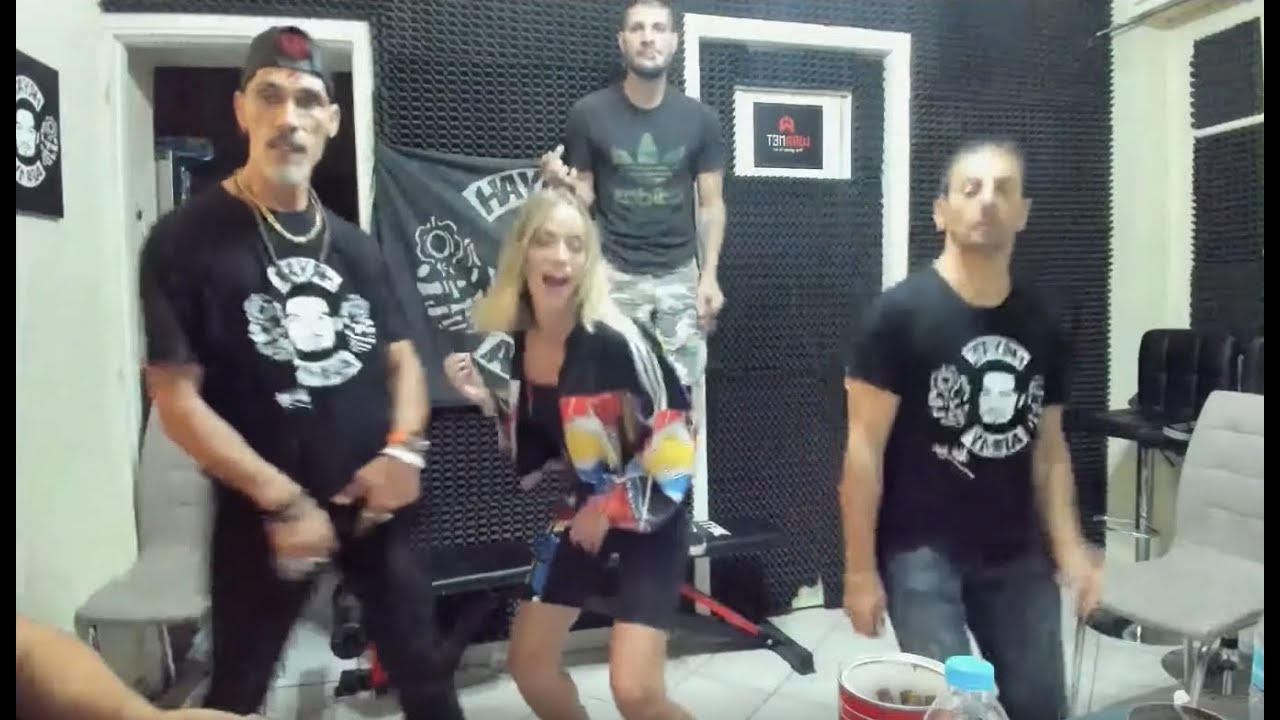 Ο ΑΡΧΗΓΟΣ ΦΕΡΝΕΙ ΔΙΑΣΗΜΟ ΣΥΓΚΡΟΤΗΜΑ ΣΤΟ ΣΠΙΤΙ ΤΟΥ!!!! - YouTube