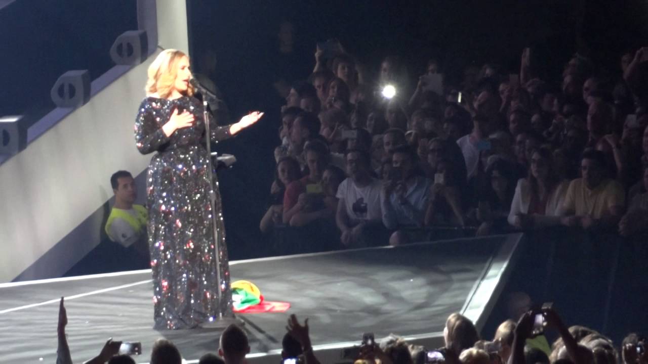 Adele - Skyfall - Lisbon 22/05/2016 - YouTube