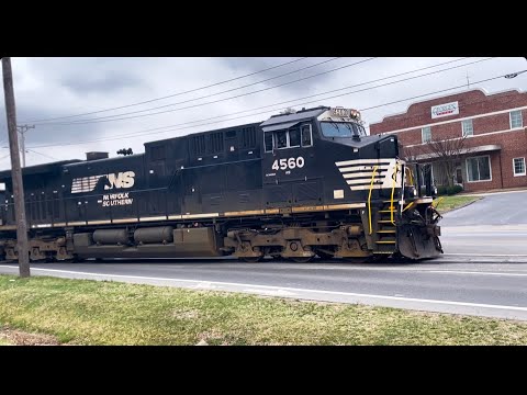2 Days In A Row! NS 4560 Moving Down The Main. - YouTube