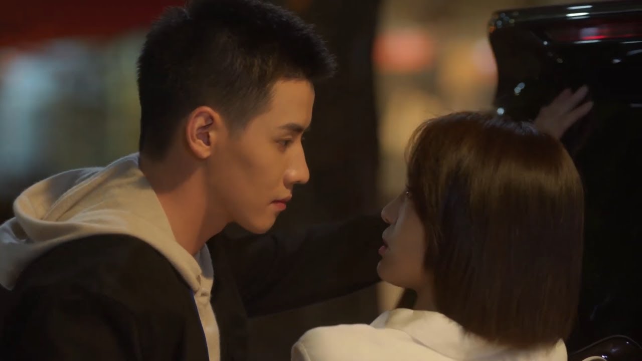 Their first date ! 车窗咚！可爱奶狗与酷飒女医生初约会 A Date With The Future 10 - YouTube