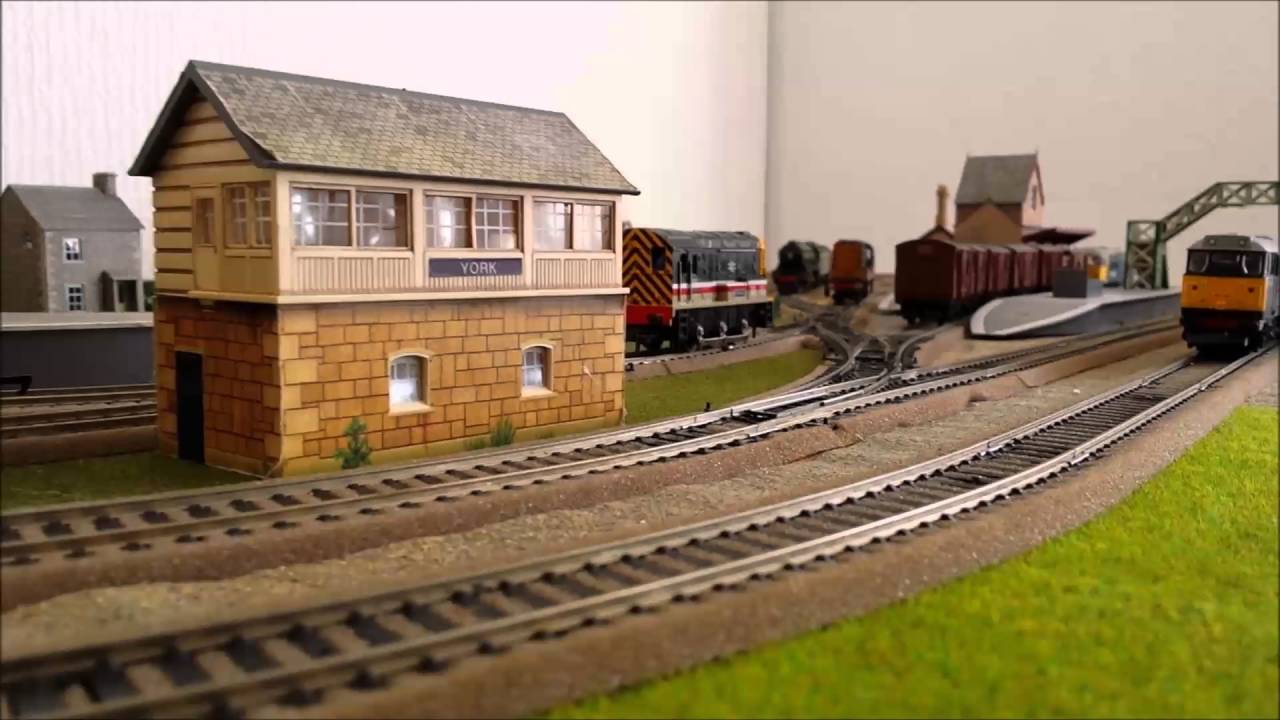 LIMA L204687 Class 31 Diesel Locomotive No. 31468 Fragonset Livery ...