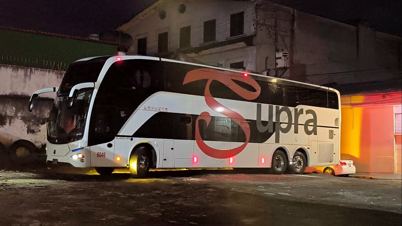 El imponente Busscar Bustar DD de "SUPRA" haciendo manobra en terminal ...