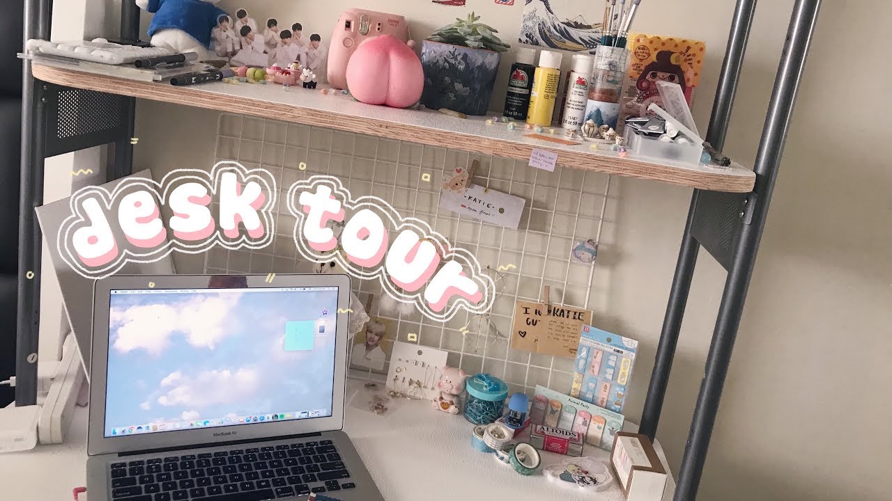 desk tour (kpop edition) ! - YouTube