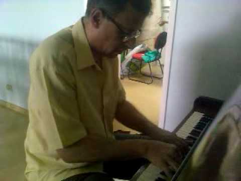 PAPITO (ELIZEU JESUS PAULINO) TOCANDO PIANO...