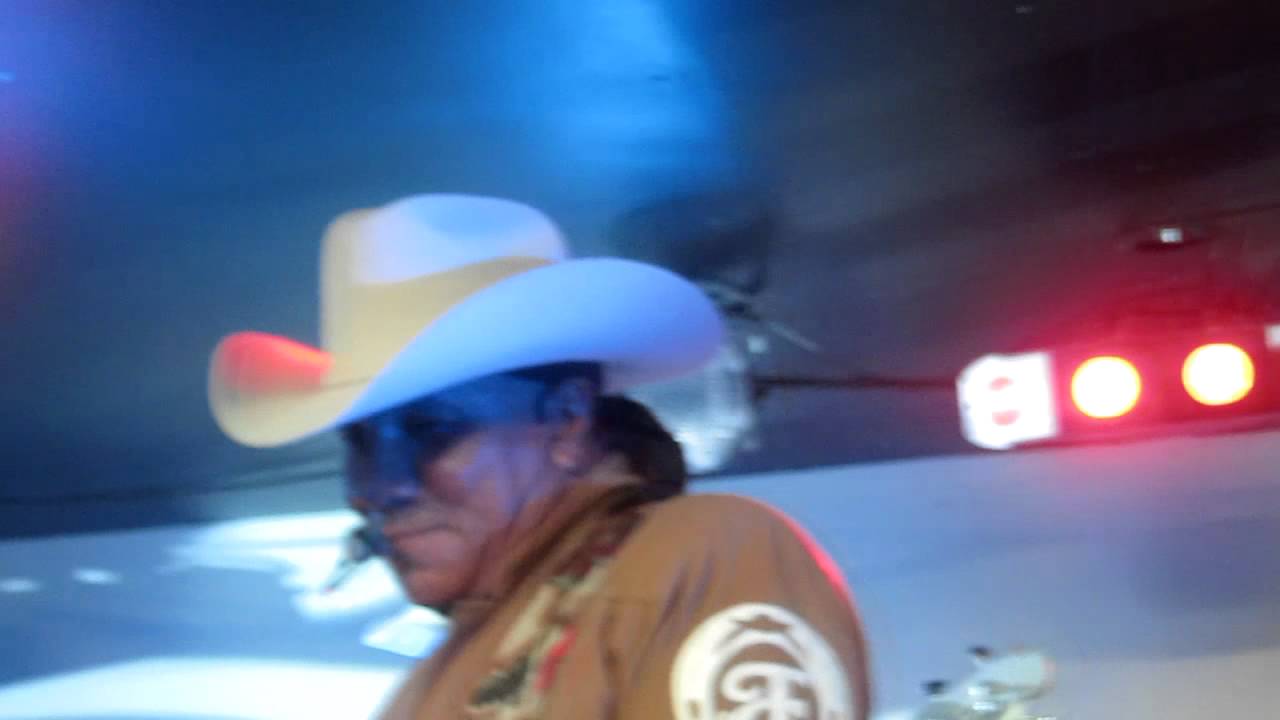 Bronco Gigante De America "Corazon Duro" - YouTube