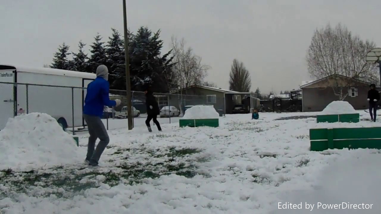 Snowball fight! ( got hit in the face) - YouTube