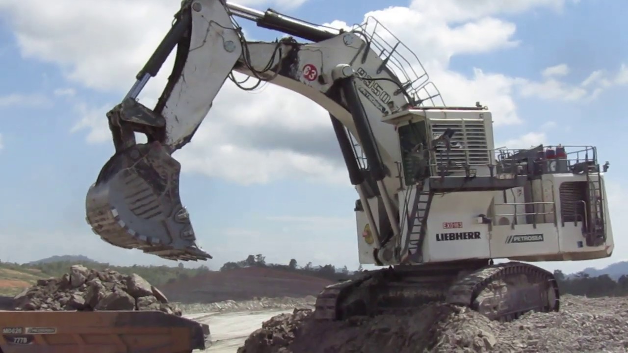 MINING EXCAVATOR LIEBHERR 9350 LOADING TRUCKS - YouTube