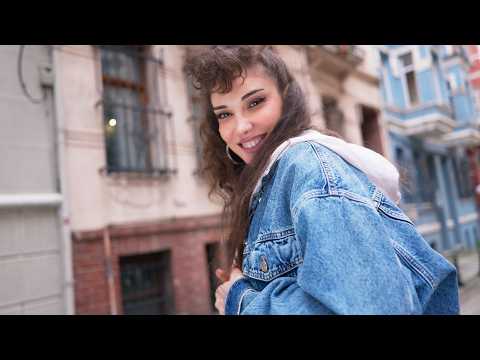 Cemre Kabaş - Siyah Beyaz (Official Video)