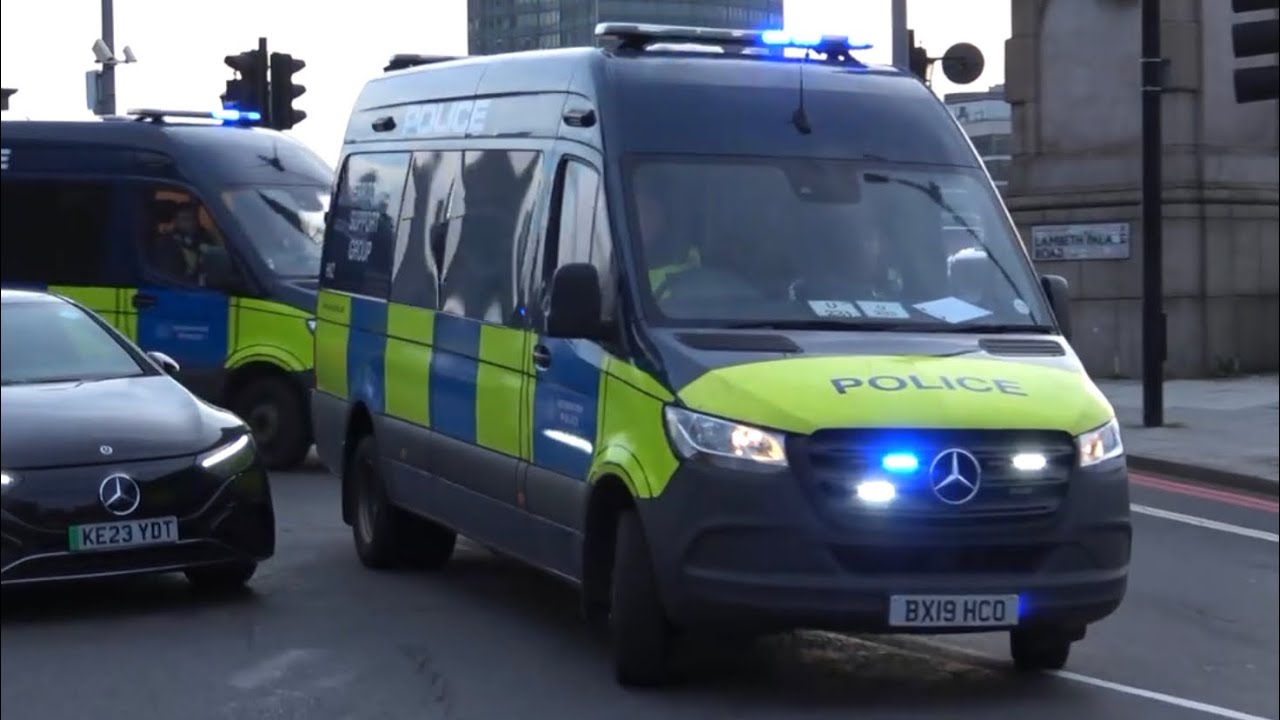 Police Van's Responding In Convoy (Metropolitan Police, Kent Police ...