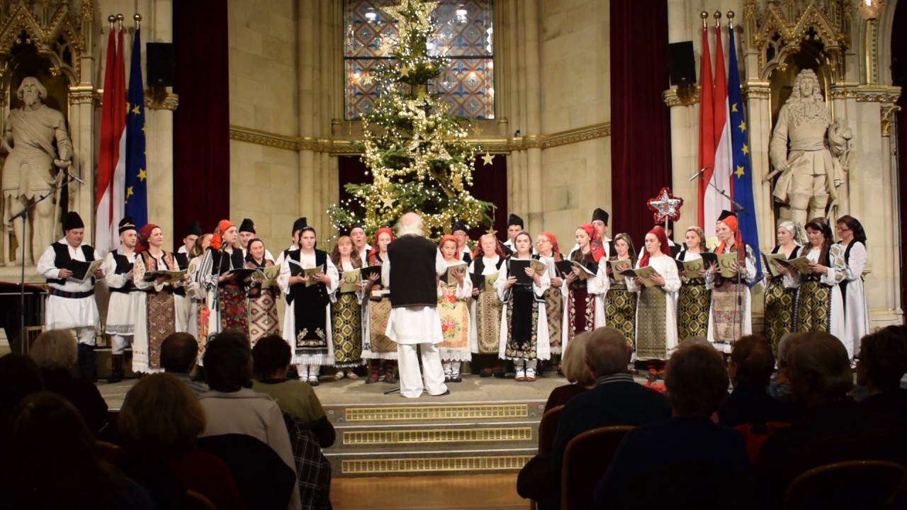 Sara cand rasare luna - Granicerii vaii Bistrei - YouTube