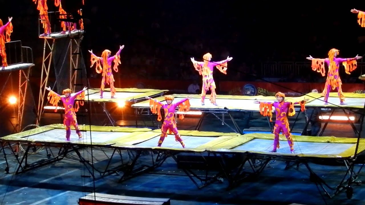 Bouncing acrobats at the circus, plus the finale 10/01/2011 - YouTube
