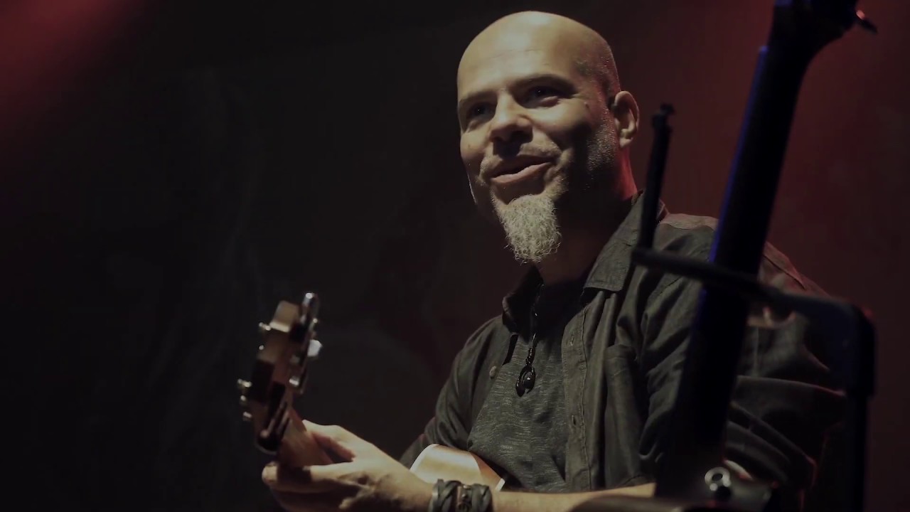 Antigua (ao vivo) - Mandragora (Daniel Sarkis e Jorge Brasil) - YouTube