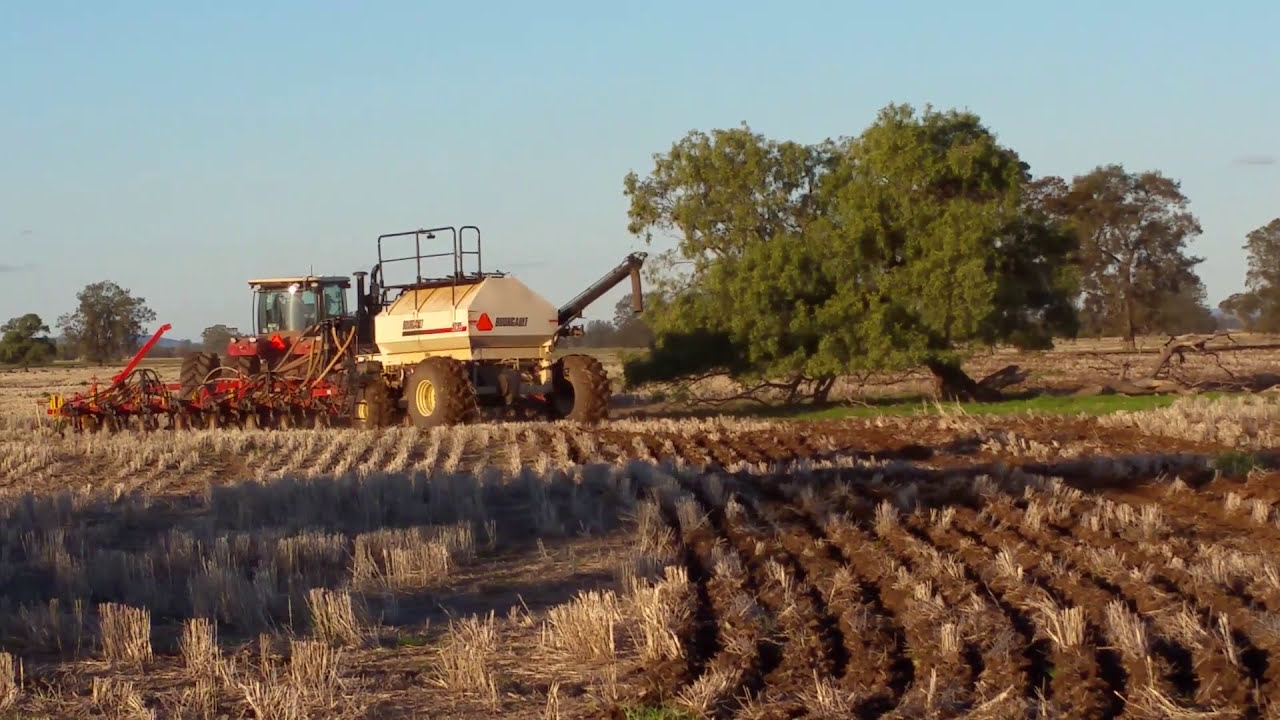 Versatile 425 Tractor Bourgault Seeder - YouTube