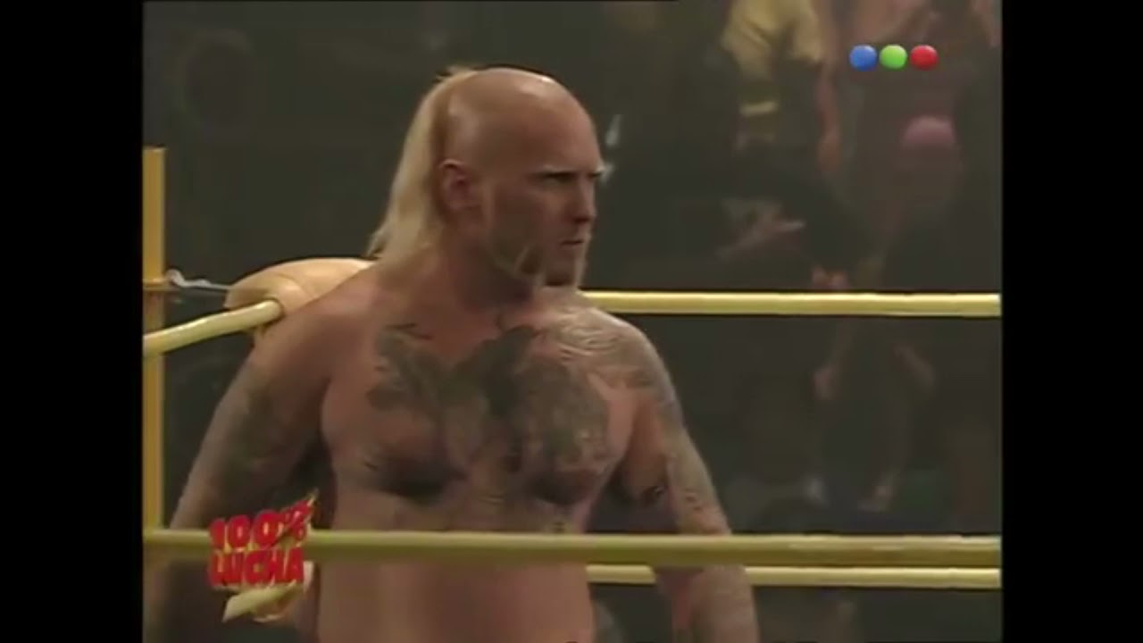 100% Lucha - Mc Floyd vs. Sir Peter Lawrence - YouTube