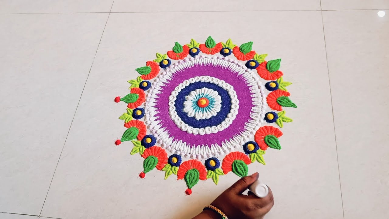Round Shape Rangoli with Simple Design | गोलाकार रांगोळी आणि सोपी ...