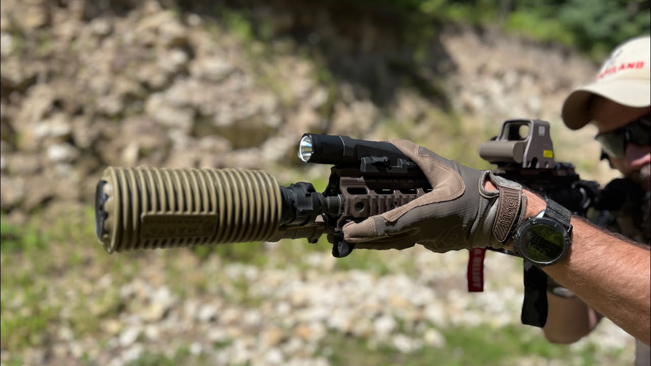 [Guns & Gear] Latarka Inforce WMLx Gen 2 na HK416 i Benelli M3 - YouTube