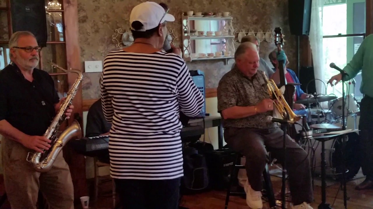 Sunday Brunch music in Petoskey with Barbara Ware. - YouTube