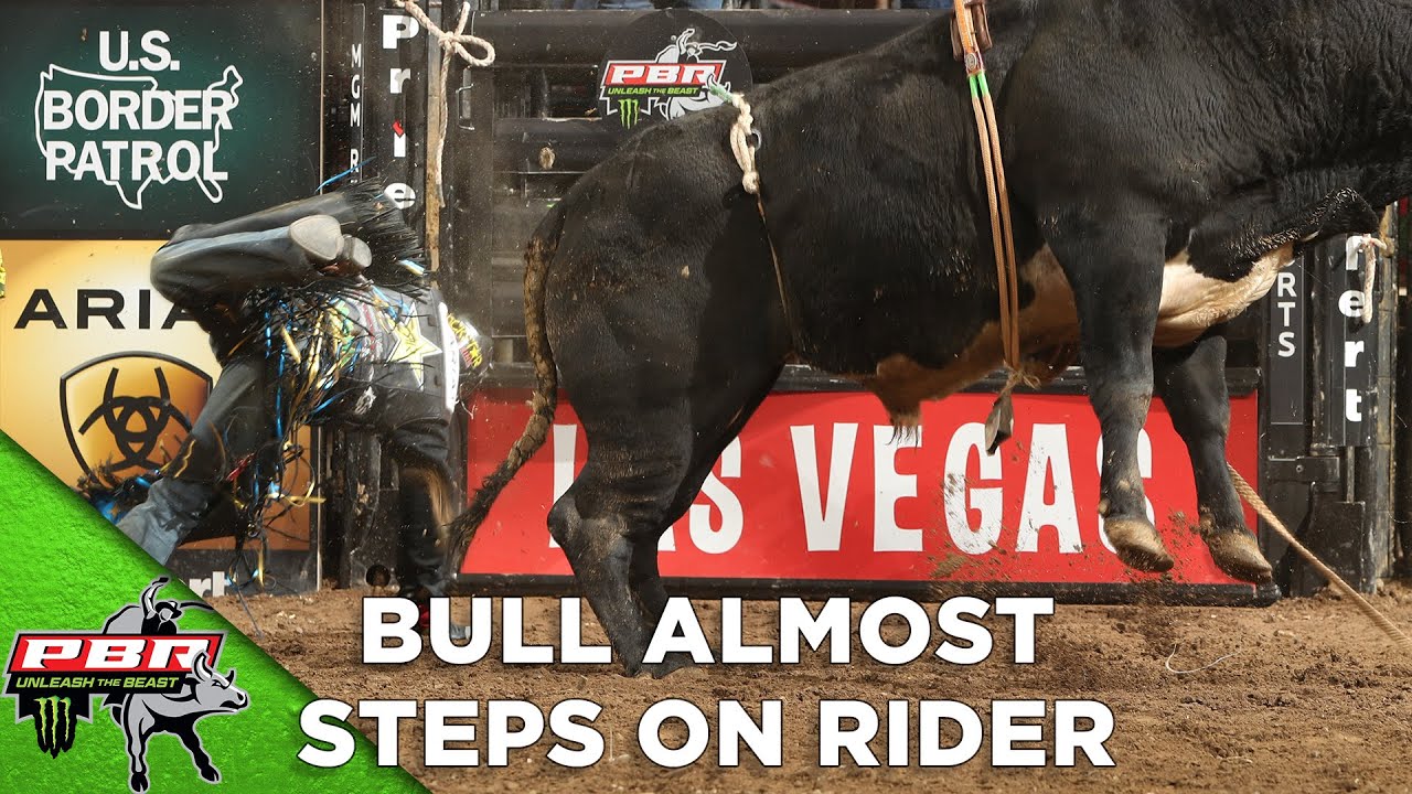 Dylan Smith Has a CLOSE CALL With a Bull | 2020 - YouTube