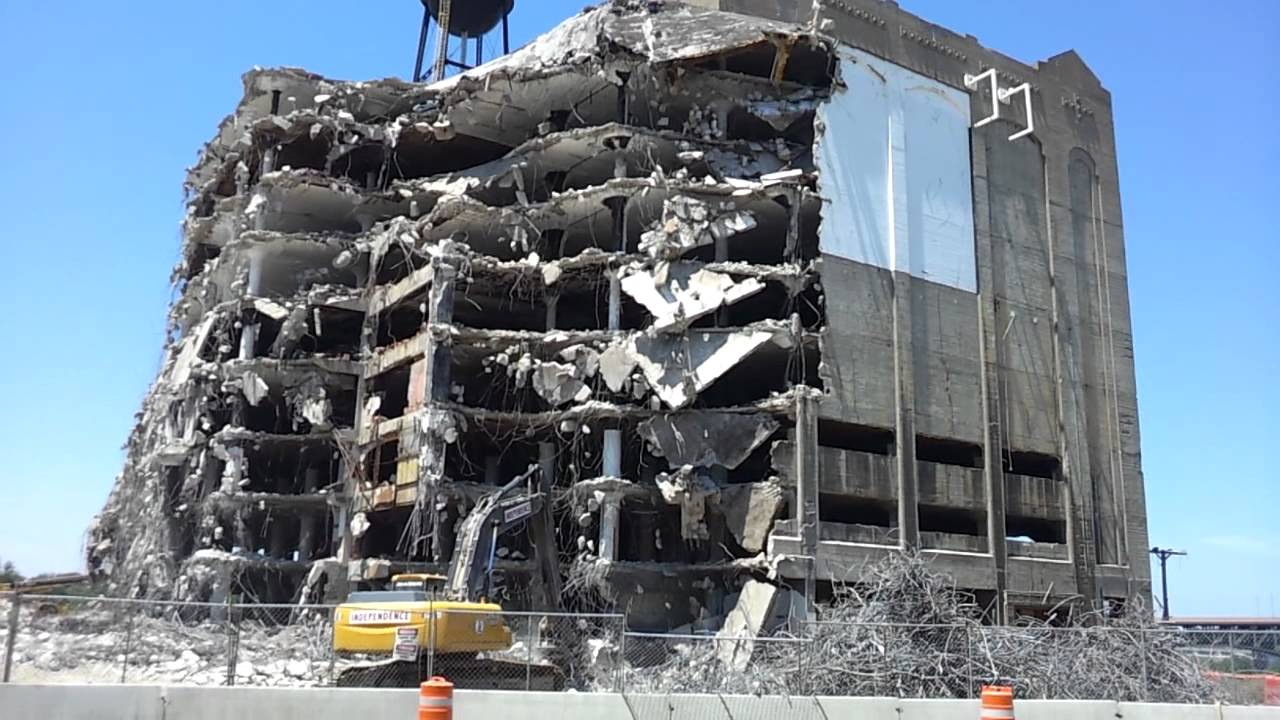 Cleveland Cold Storage Building Demolition - YouTube