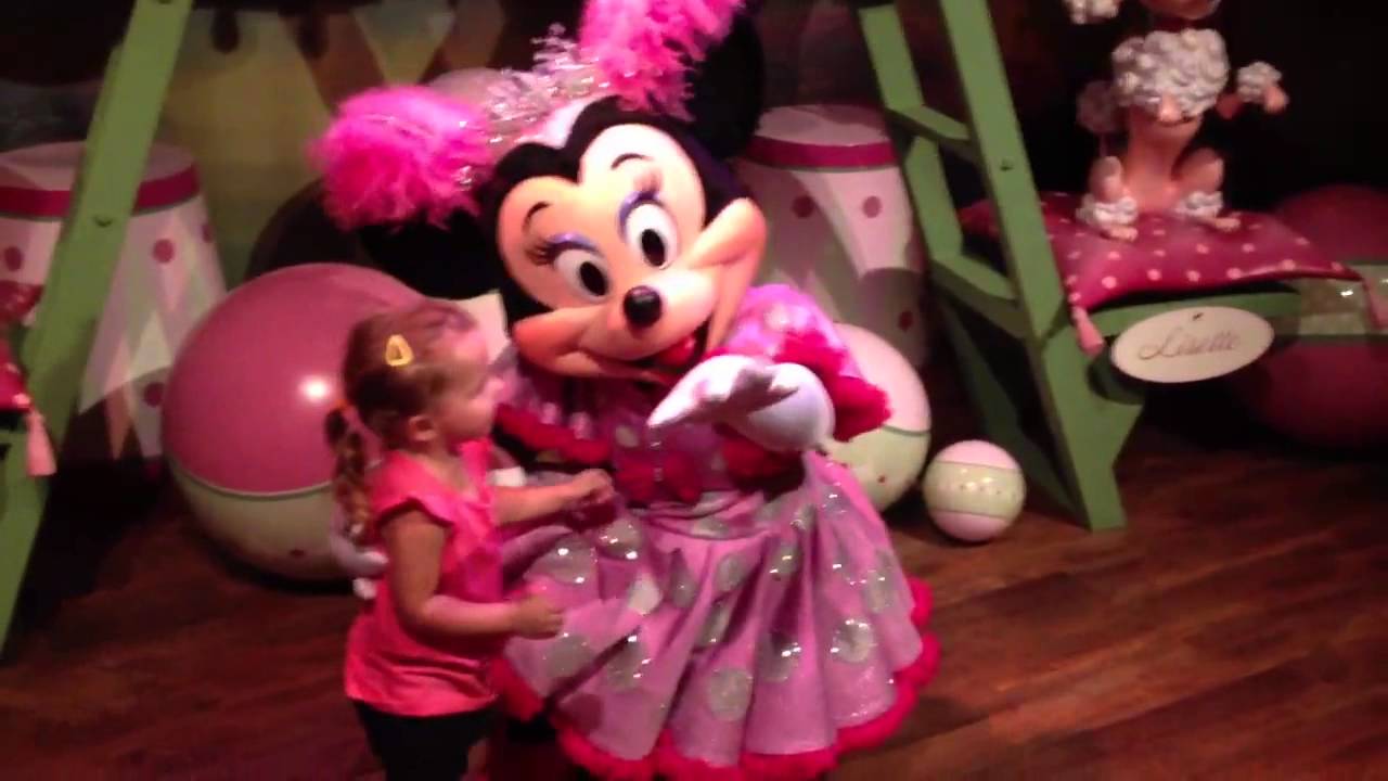 Lily meets Minnie Mouse - YouTube