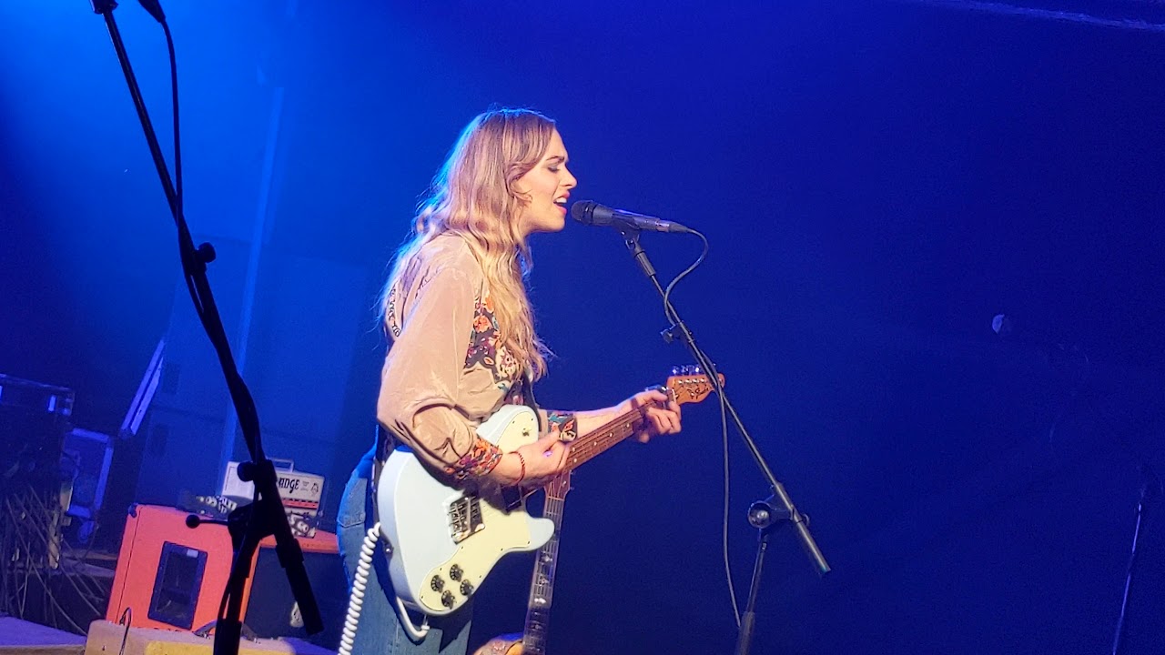 Haley Johnsen - Weekend @ Hafen 2 in Offenbach, Germany - YouTube Music