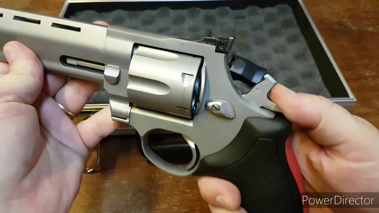 Revolver Taurus RT44 Raging Bull Calibre 44 Magnum - YouTube