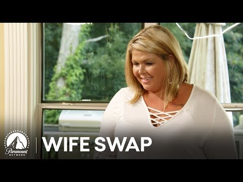 'Why Are They Bowing?' 🤨 Wife Swap Sneak Peek