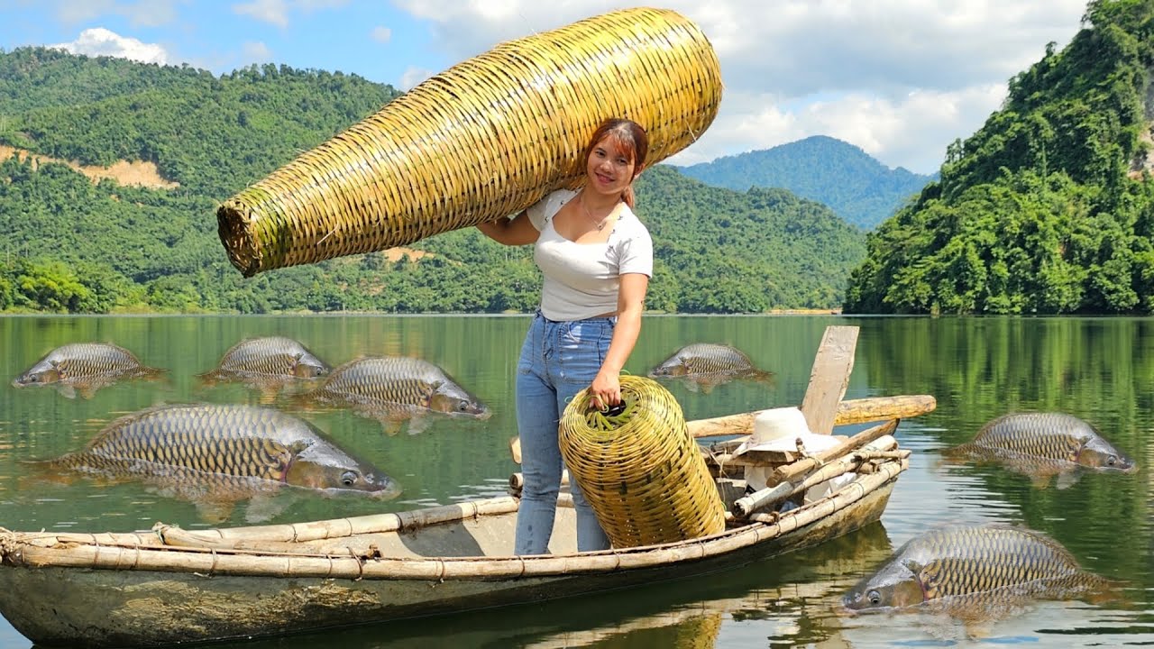 Girl weaves a bamboo cage to trap fish on the lake. new life Survival ...