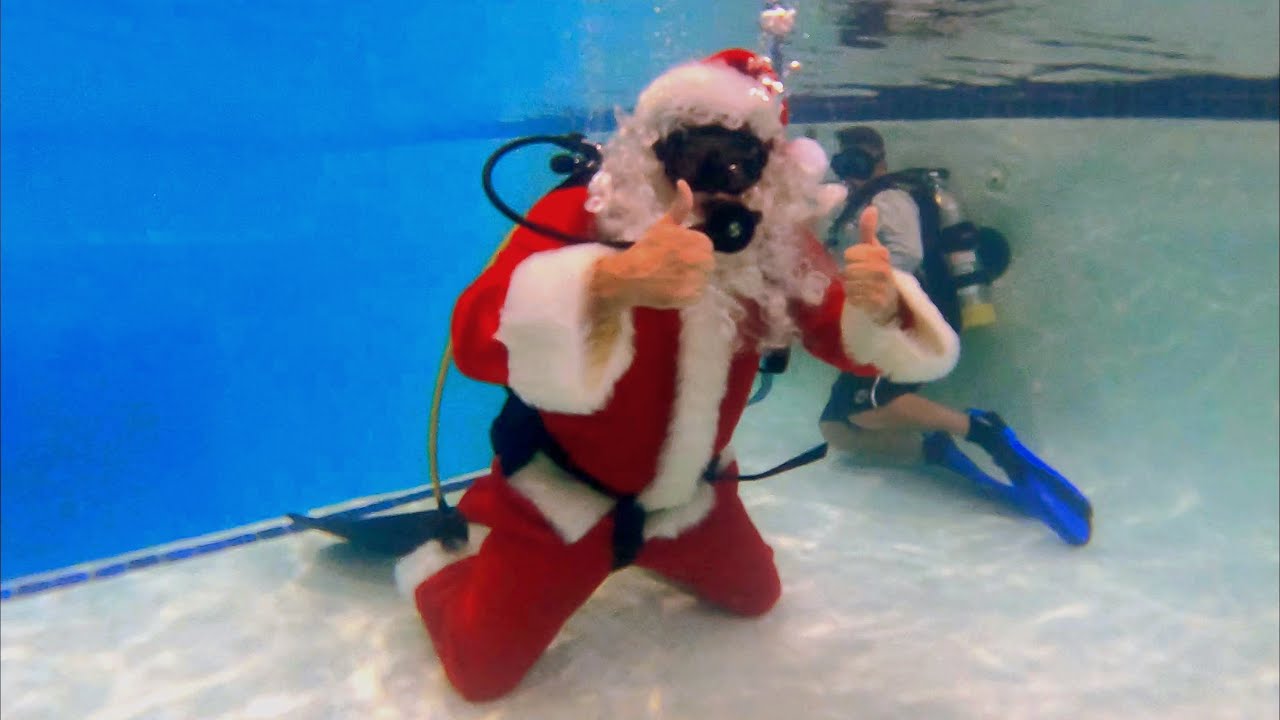 Scuba Santa in Deep Pool - YouTube