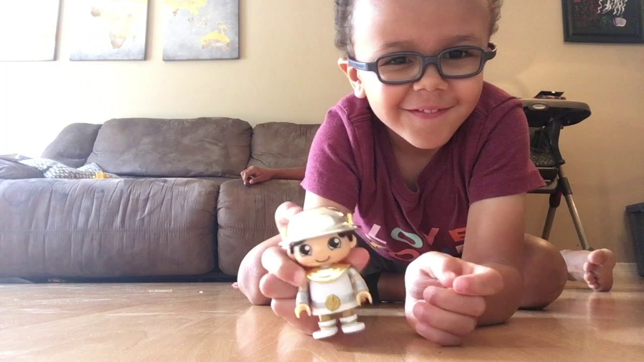 Jaxon opens up Mystery Ryan Figurine - YouTube