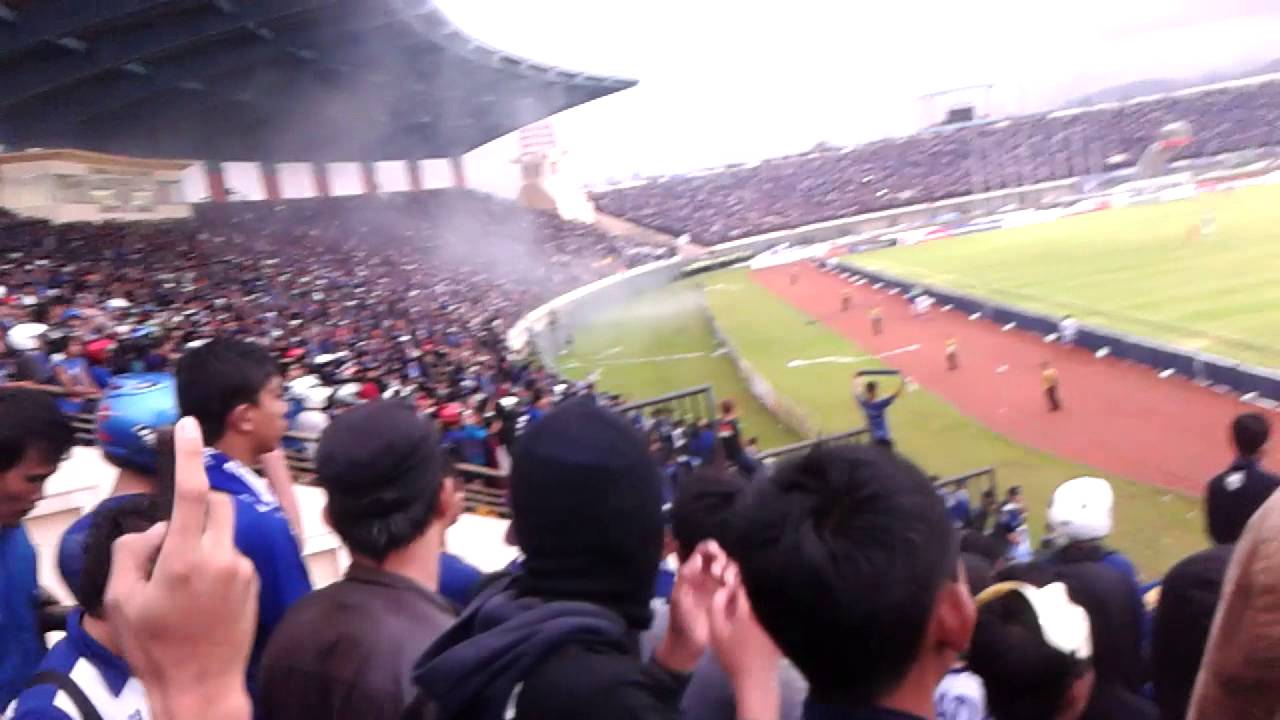 Curva nord persib bandung(bobotoh-ultras-casuals)2 - YouTube
