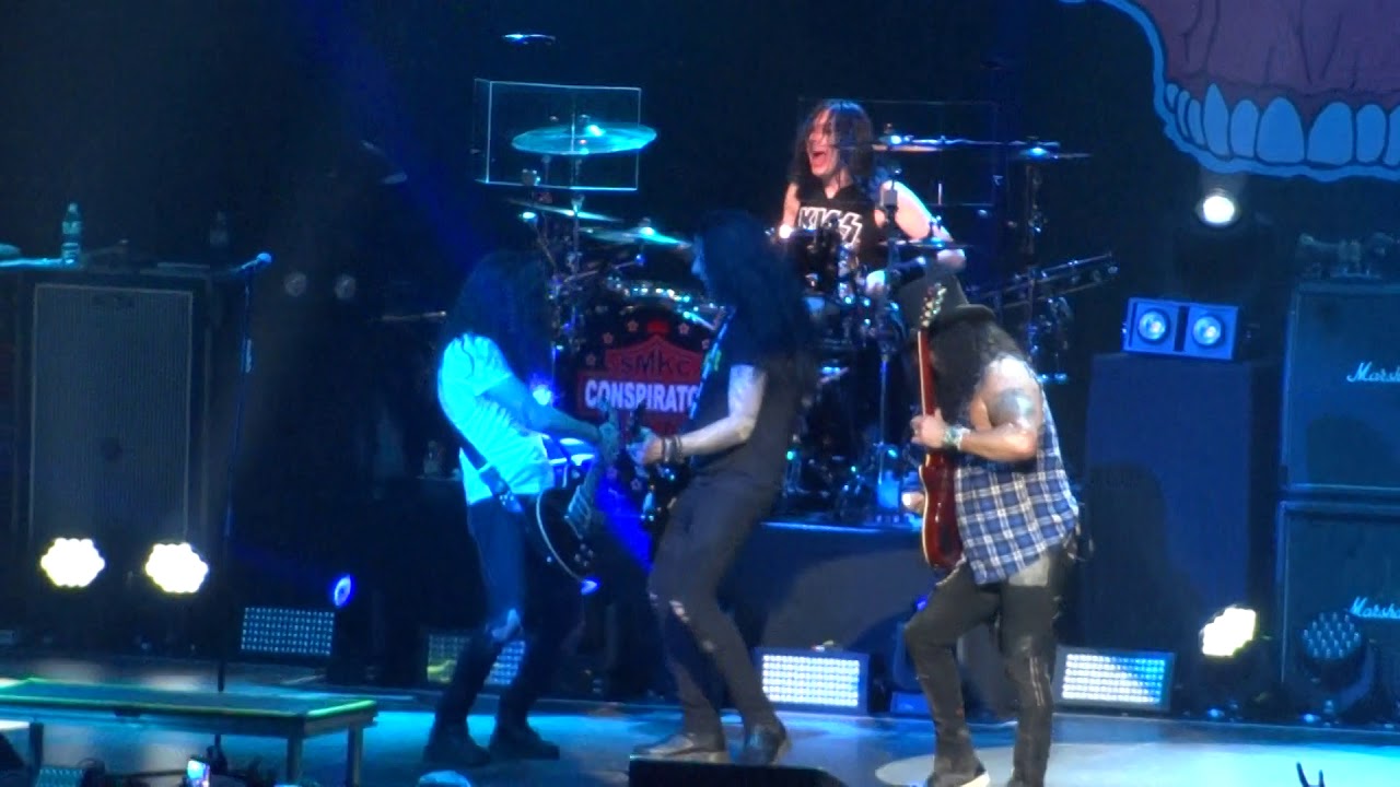 Slash ft Myles Kennedy and the Conspirators - Doctor Alibi - Paris 2019 ...