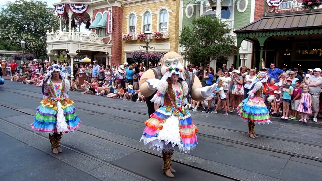 Ulf the Mime - Festival of the Fantasy Parade - YouTube