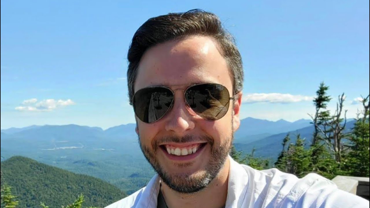 Phil Hackett “Can’t Buy Me Love” - YouTube