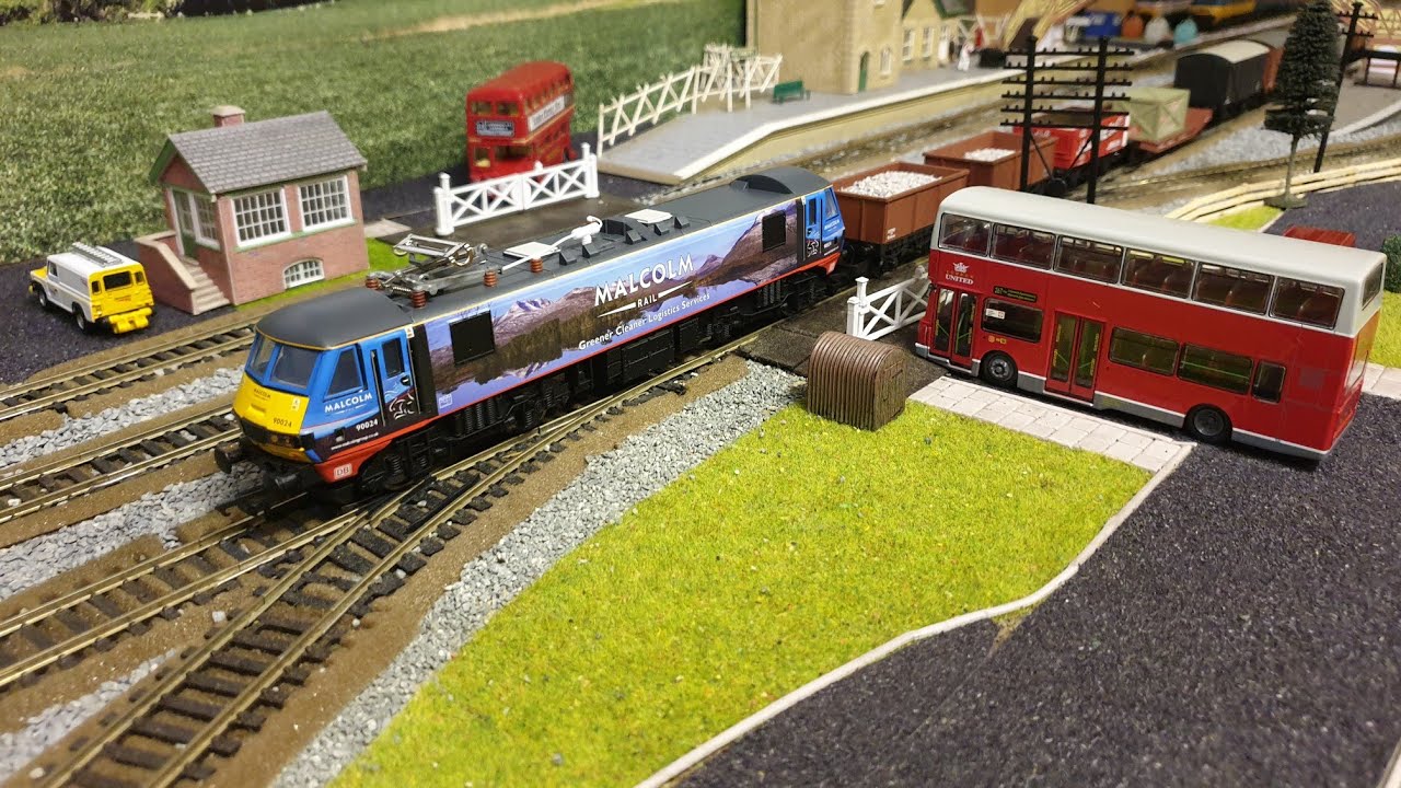 *Unboxing and review* Hornby Class 90 in the Malcolm Rail livery - YouTube