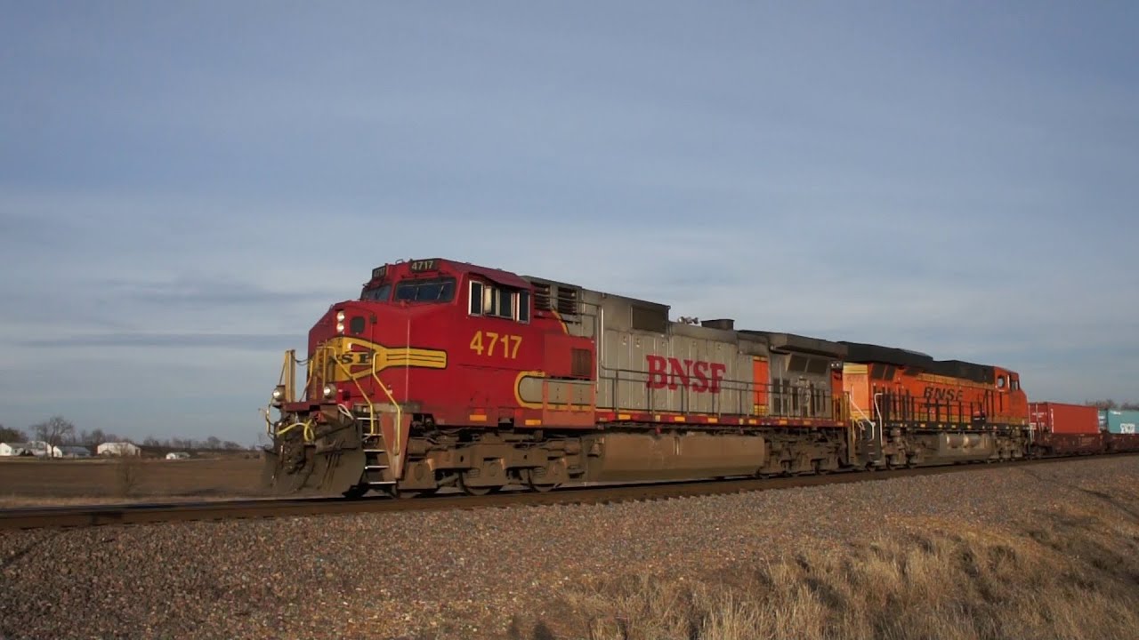 BNSF 4717 West at Chana, IL - 2/17/2013 - YouTube