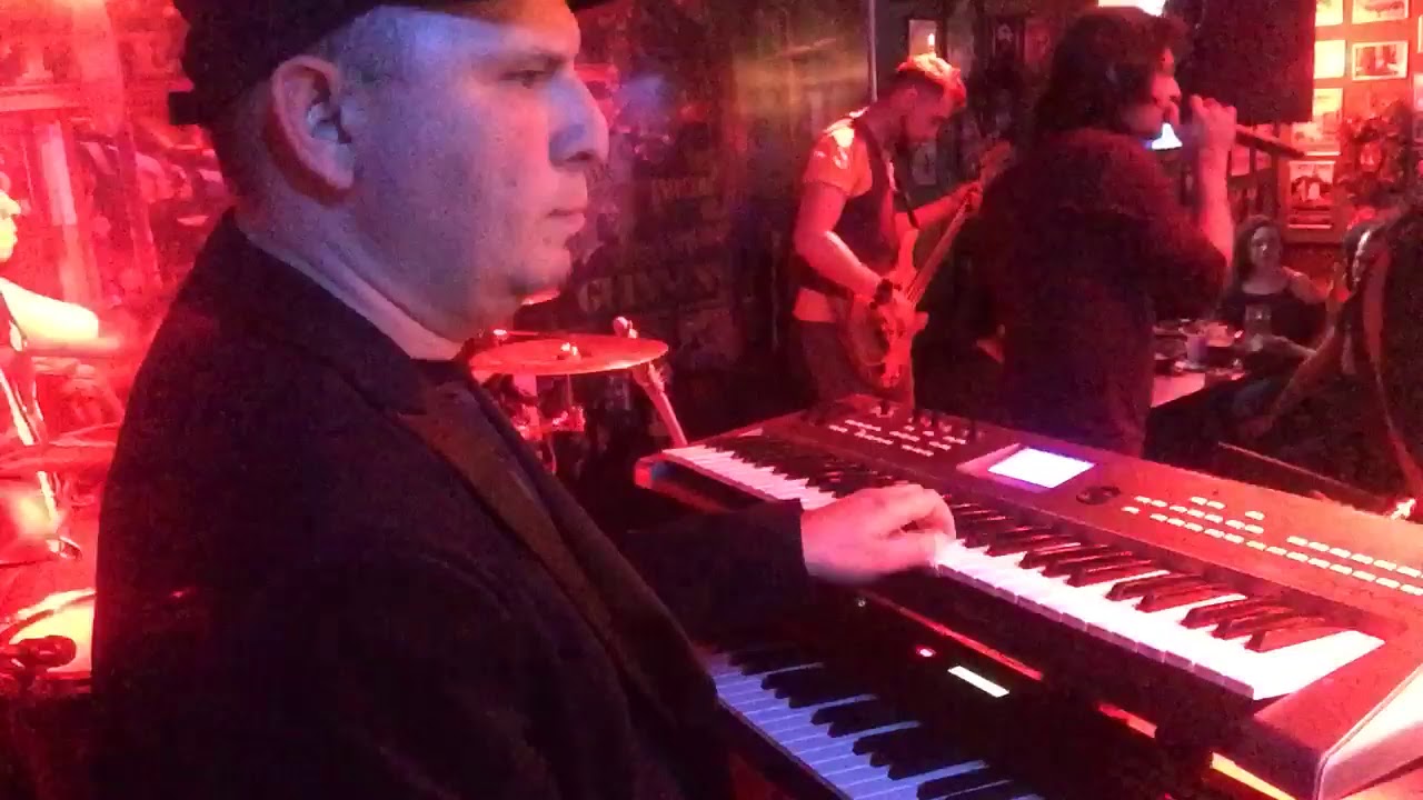 Isaac Zamora y Velanautas - Labios Rotos (Zoé) KEY CAM - YouTube