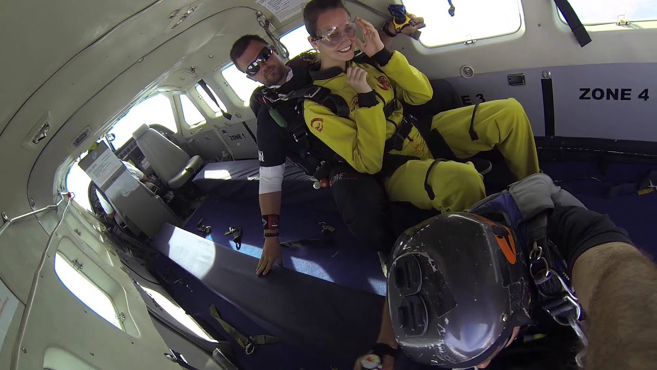 Saut en parachute Skydive Spa - Q.Trillet - YouTube