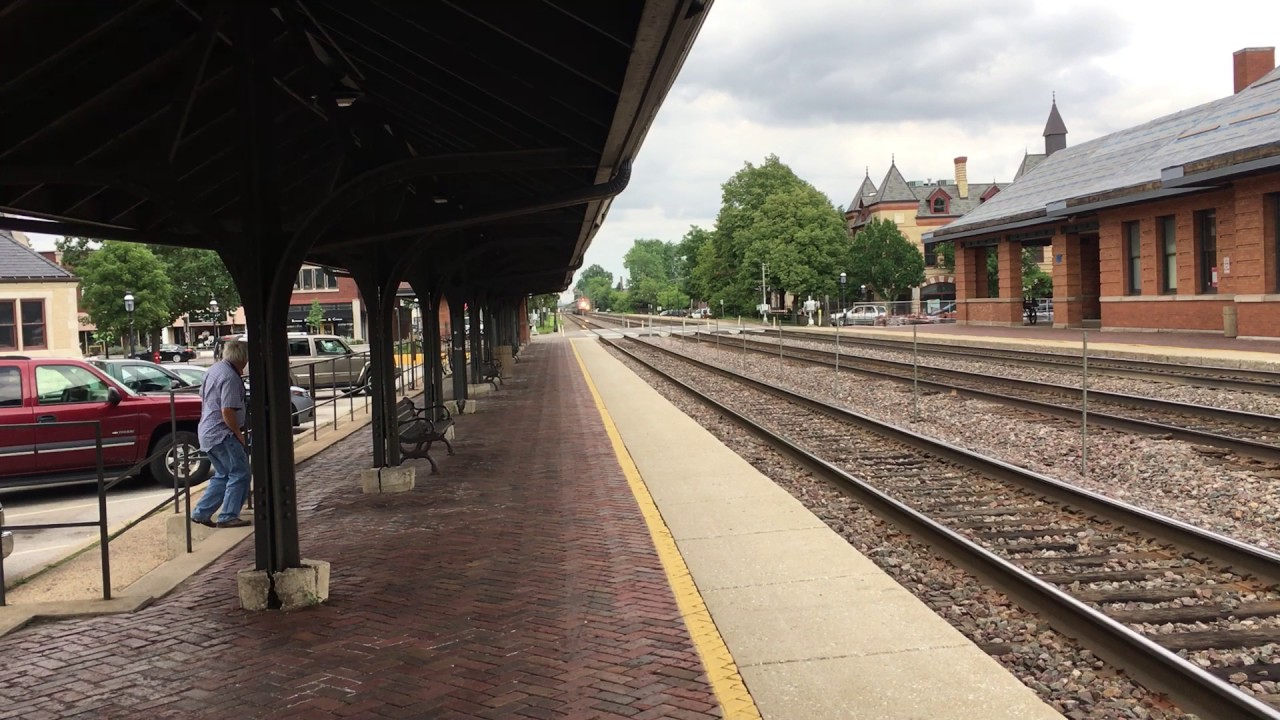 Outbound Metra 205 Express Passing Riverside IL - YouTube