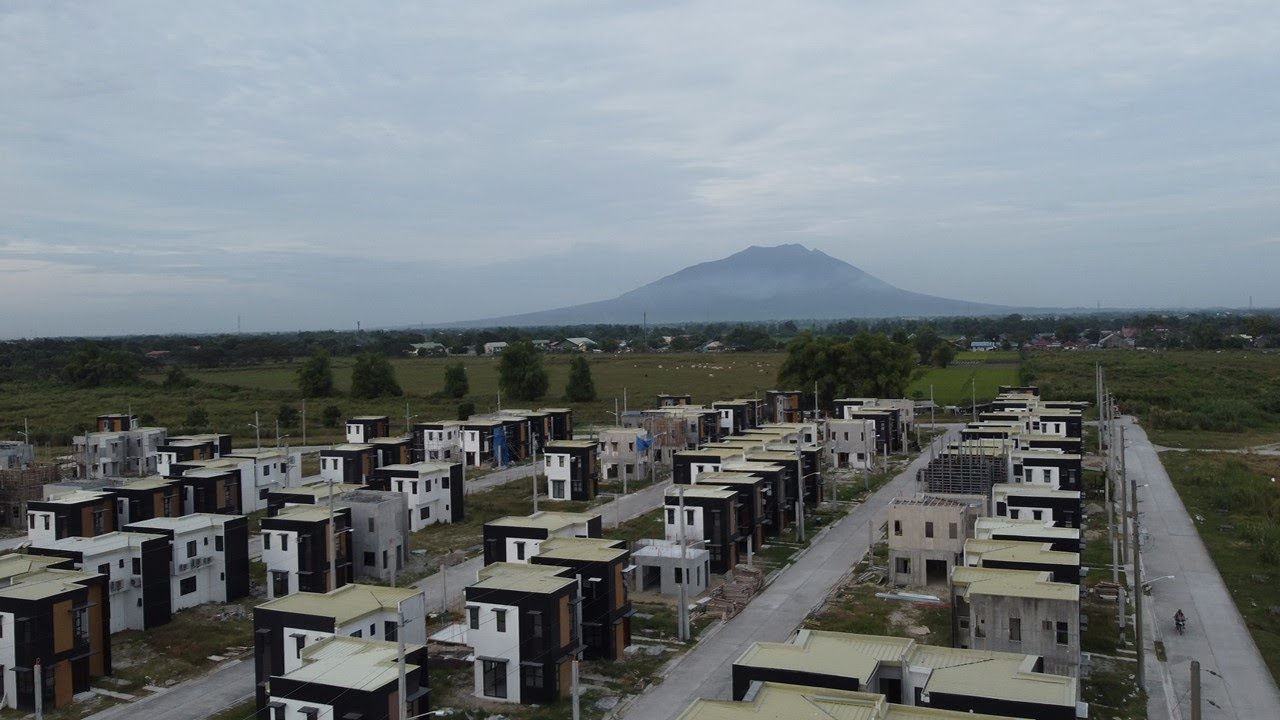 Aerial View of Cocoon Residential Site at the Lakeshore Mexico Pampanga ...